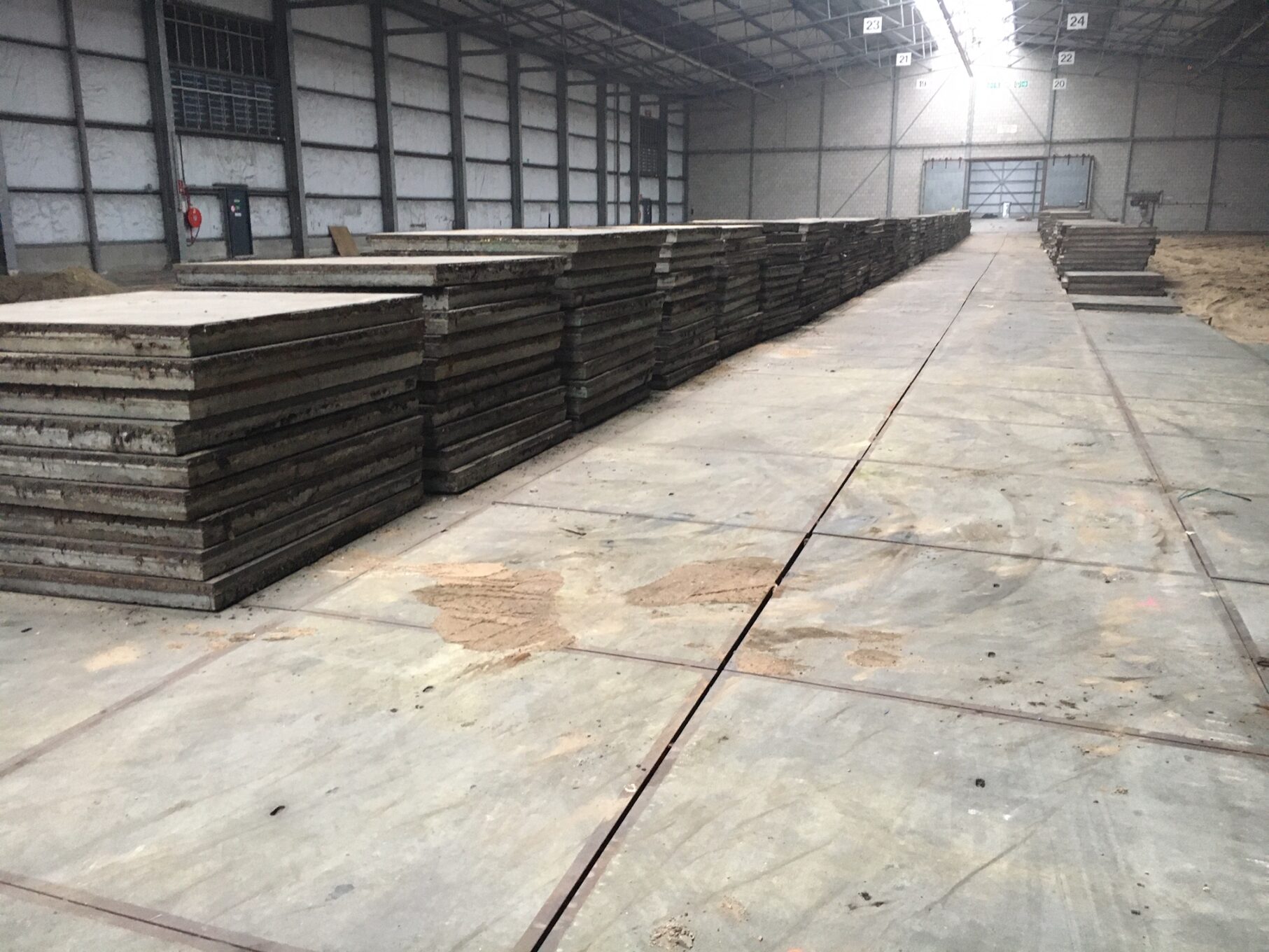 Gebruikte stelconplaten in allerlei soorten en maten - Nedabo